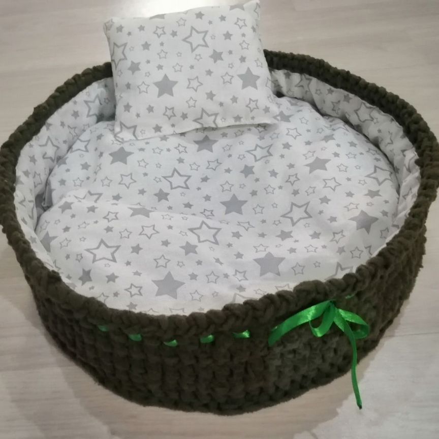 Лежанка для кошечек и маленьких собачек