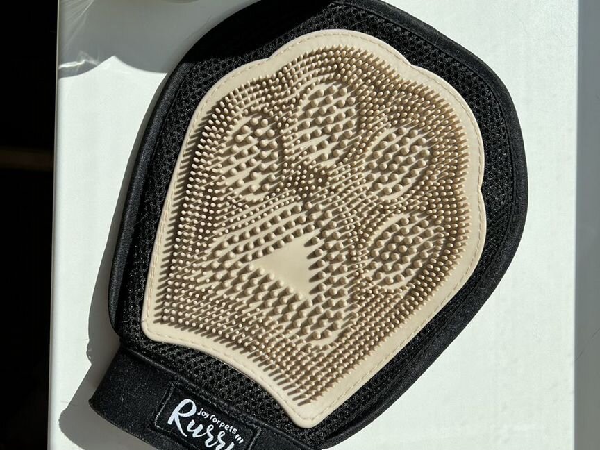 Рукавица для груминга новая