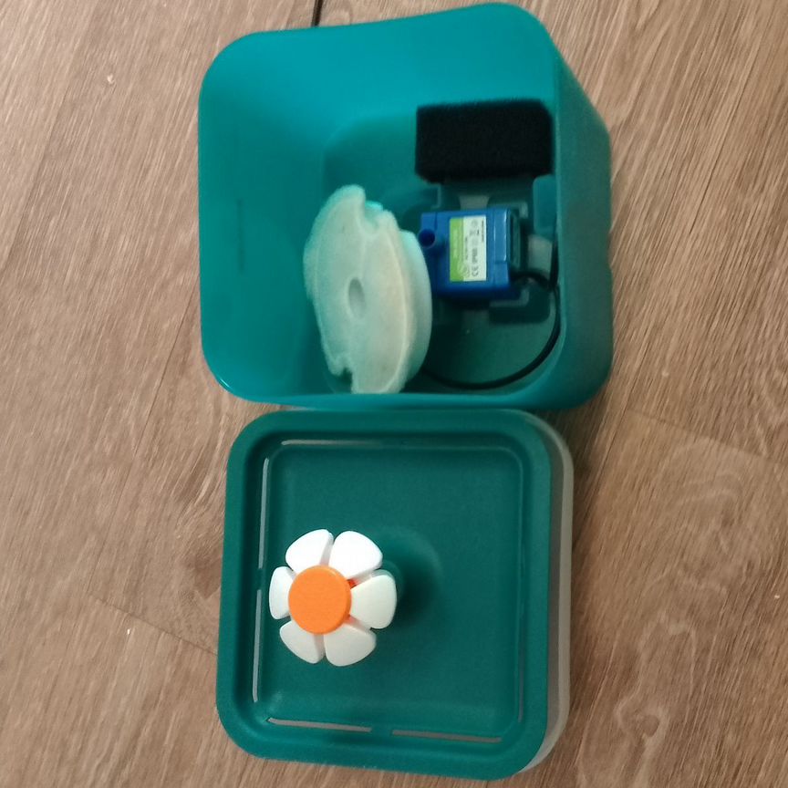 Фонтан поилка для кошек