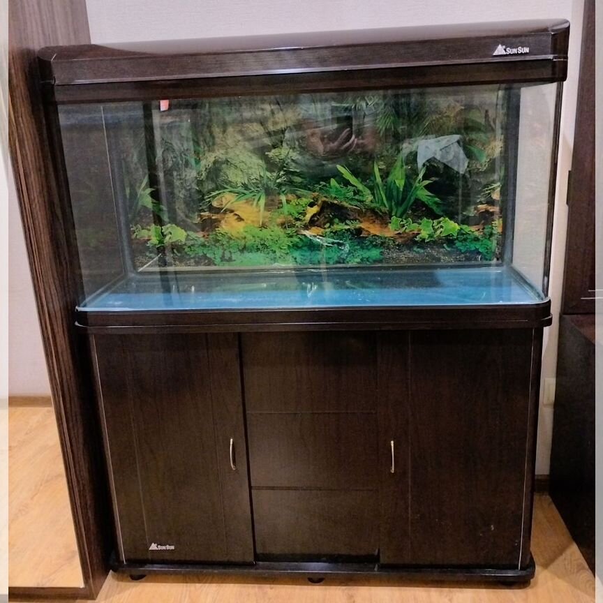 Аквариум с тумбой около 150 литров