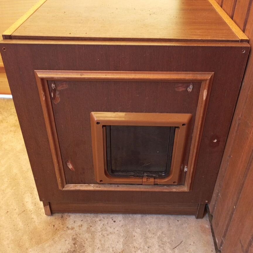 Теплый уличный домик для бездомной кошки