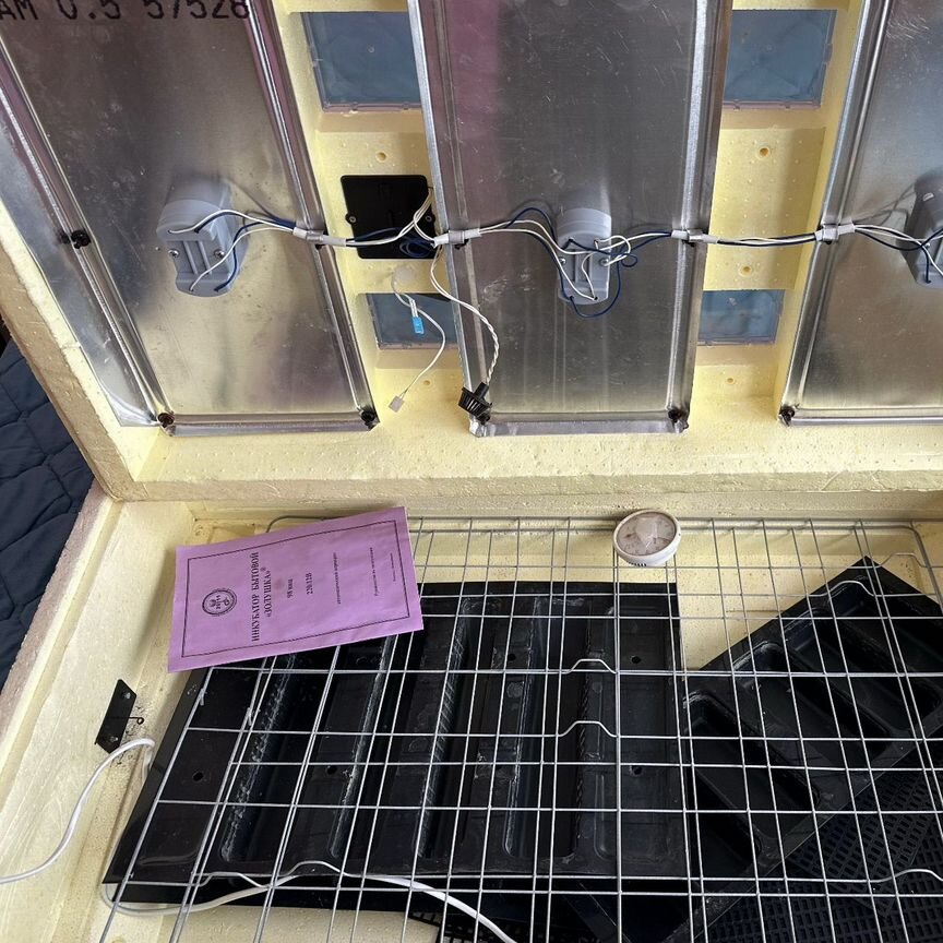 Инкубатор для яиц автоматический золушка 98 яиц