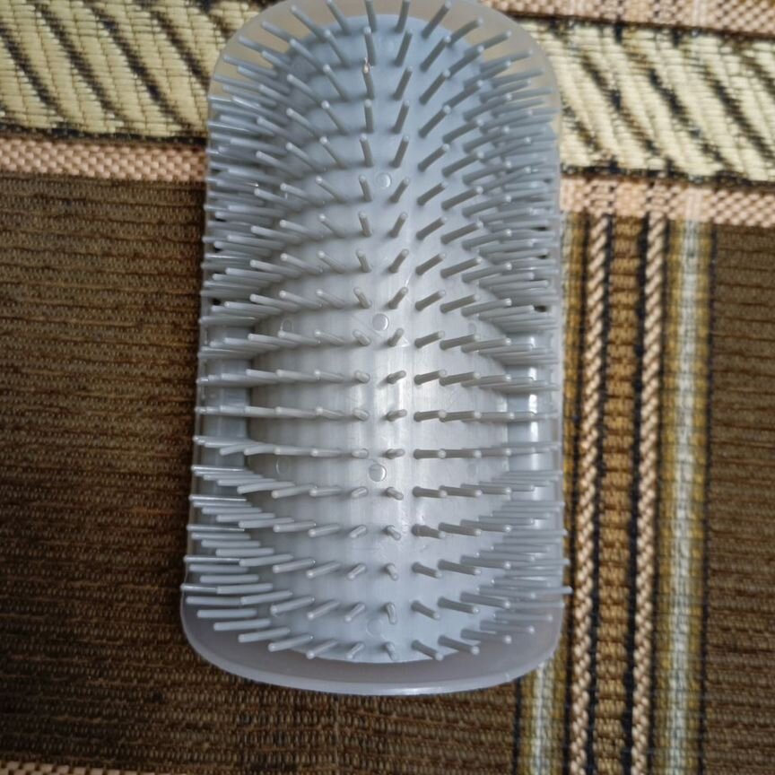 Щётка-чесалка угловая для животных