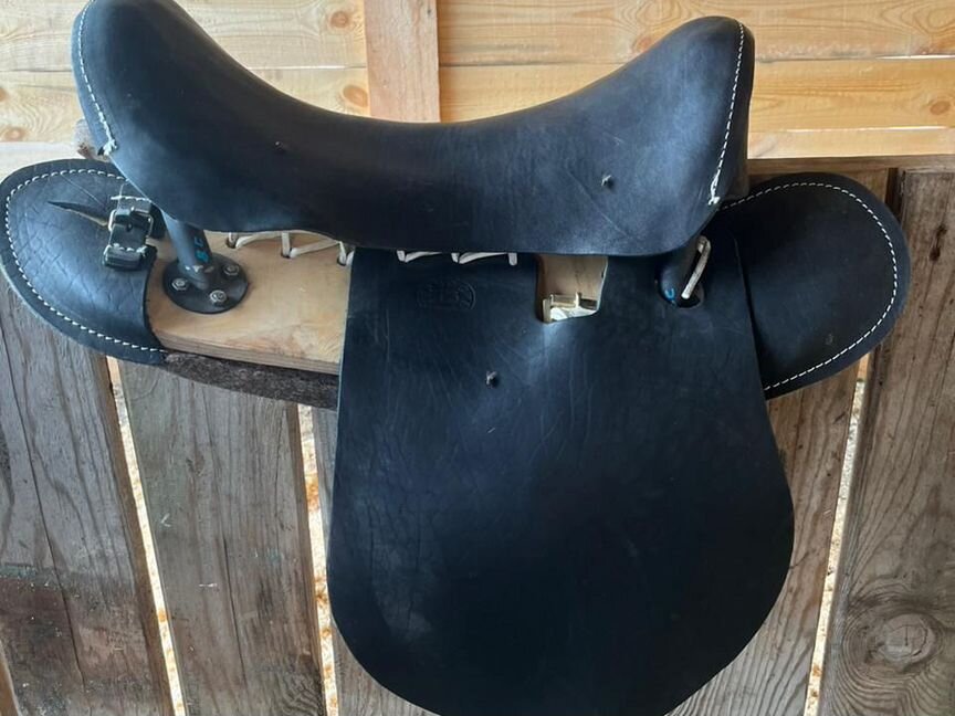 Седло кавалерийское новое