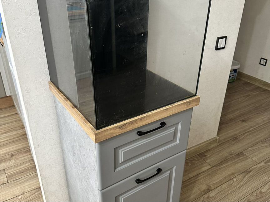 Морской аквариум с тумбой