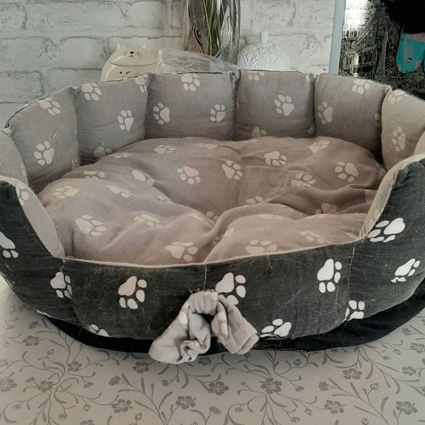 Лежанка для кошек бу