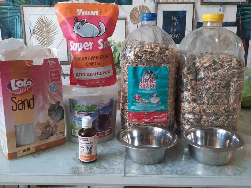 Корм, вулканическая смесь, песок и витамины