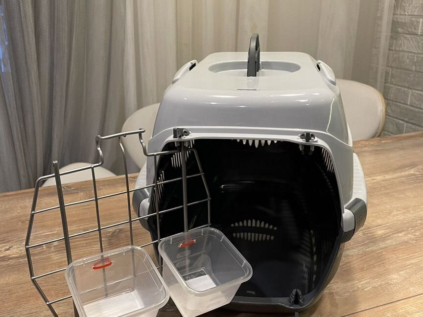 Переноска для кошек и маленьких собак