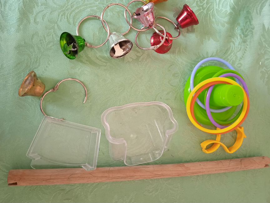 Отдам предметы для птиц