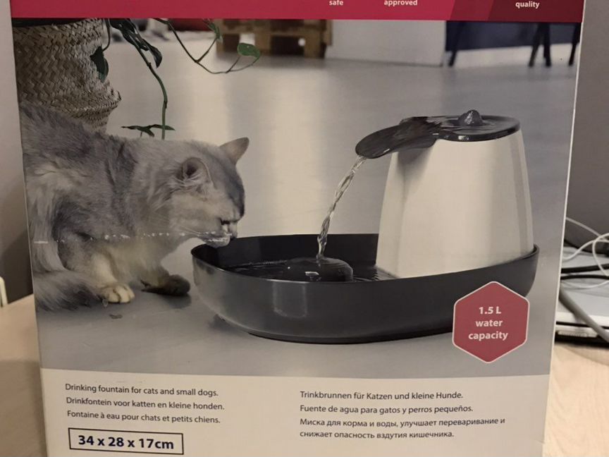 Питьевой фонтанчик для кошек