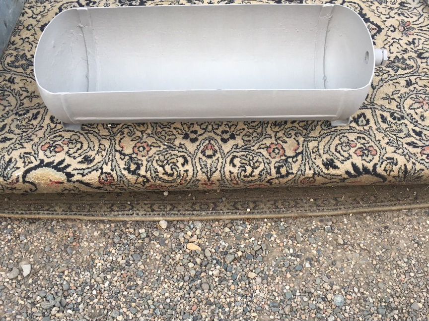 Кормушки и поилки для животных