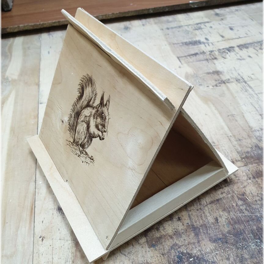 Кормушка для птиц