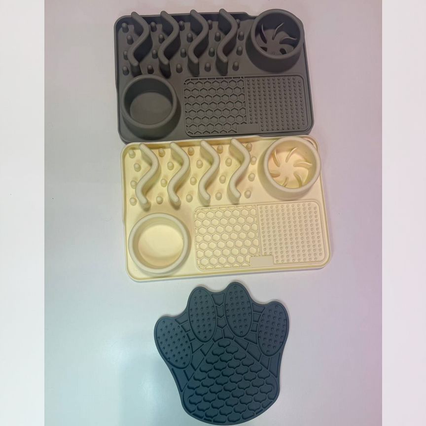 Лизательный коврик для собак