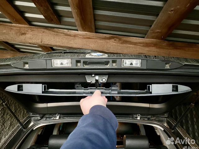 Новая накладка ручки (планки) багажника BMW E53 купить в Москве BMW ...