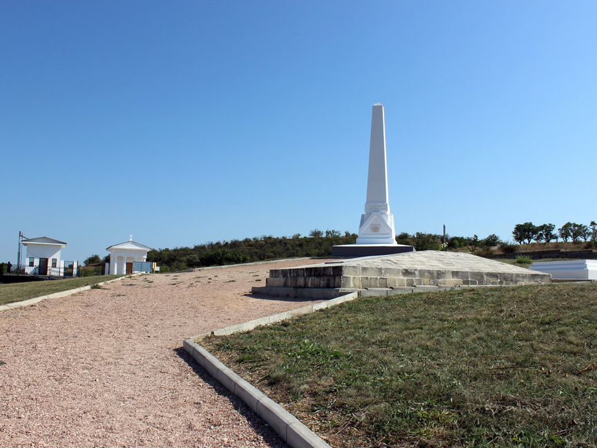 Выброшенные на мемориал в Вилино котята