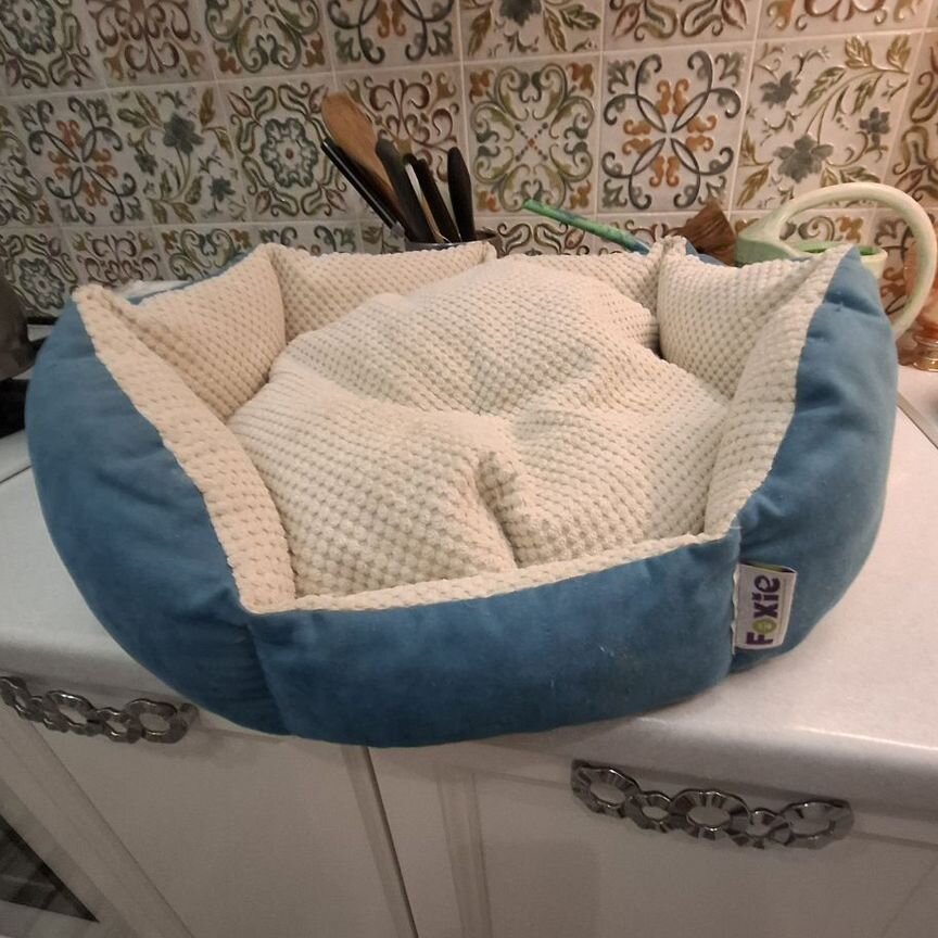 Лежанка для кошки или маленькой собачки