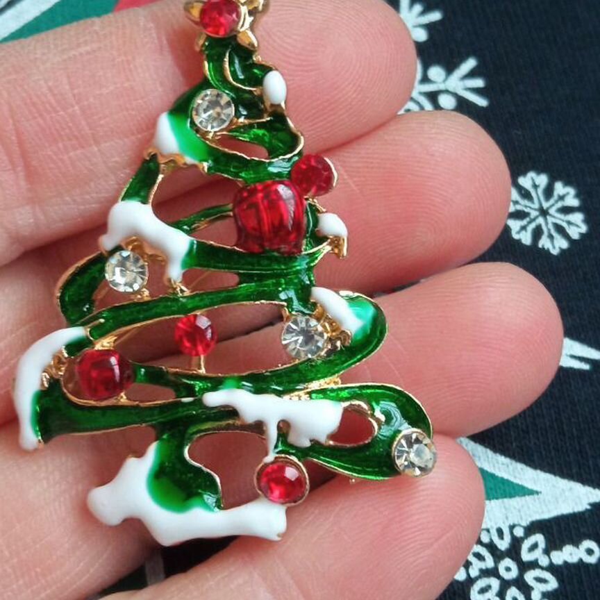 Брошь Значок Новый