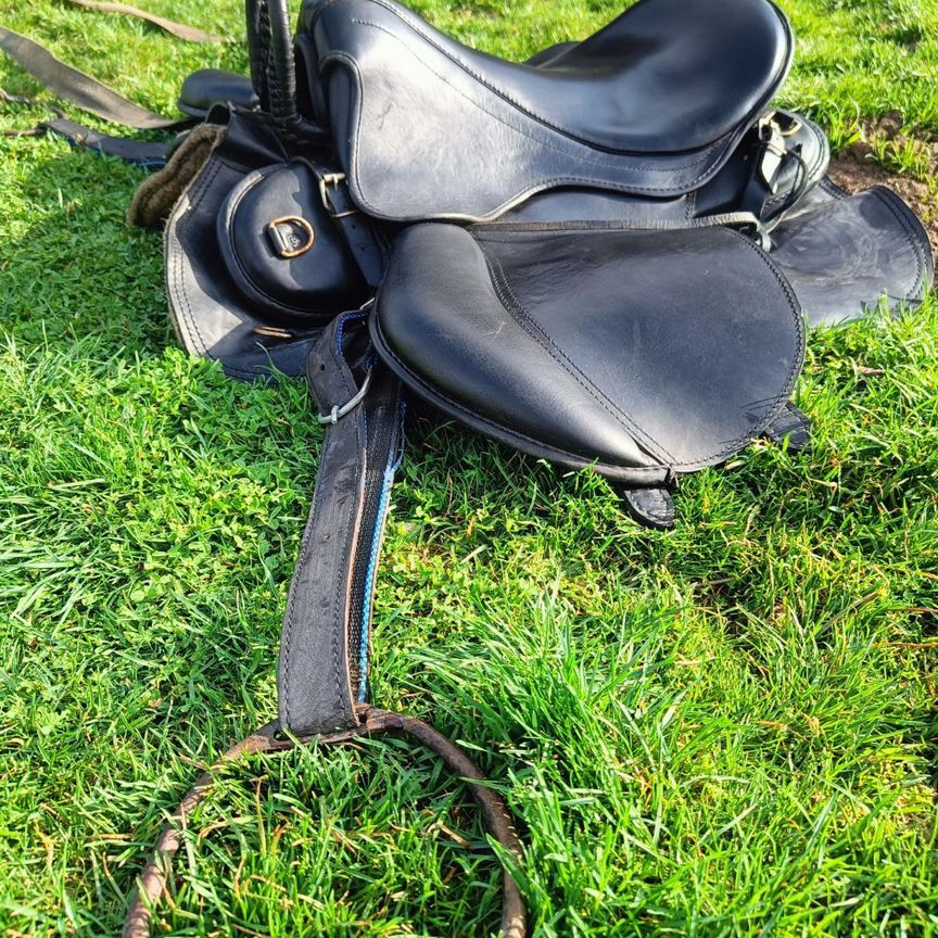 Седло для лошади офицерское