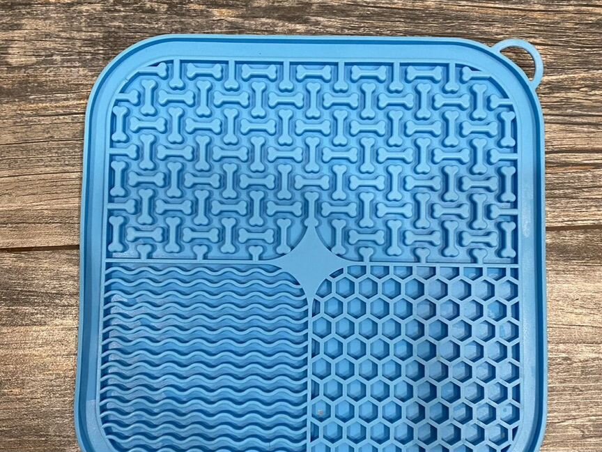 Лизательный коврик для собак и кошек