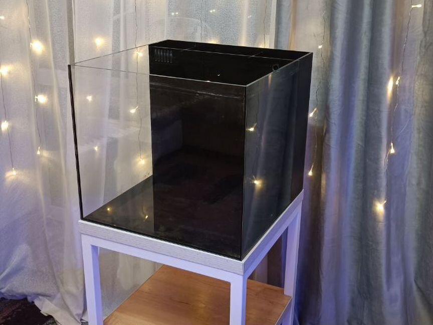 Морской аквариум с задним сампом