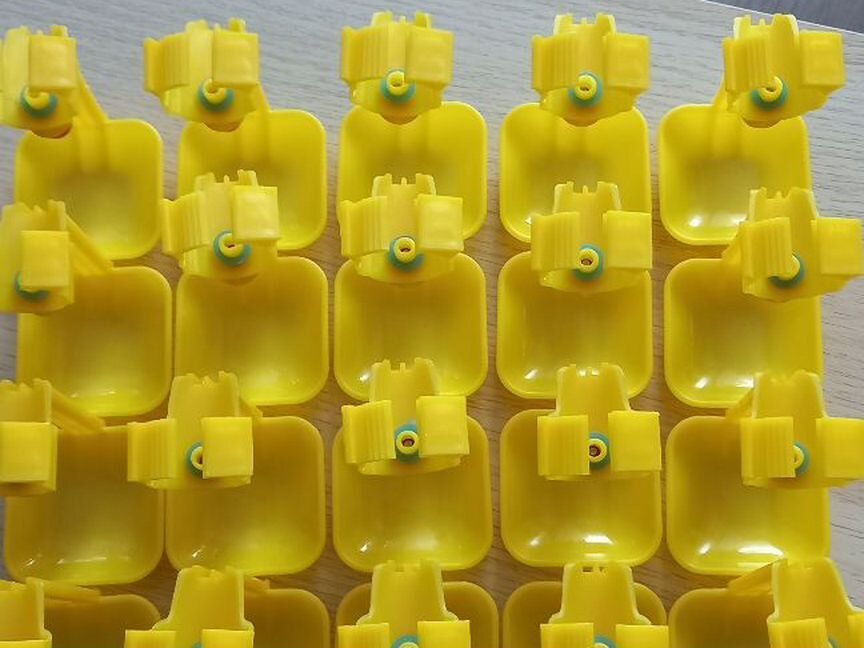 Ниппельная поилка для кур