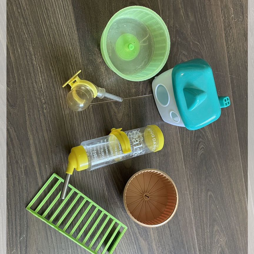 Поилка, колесо, лестница