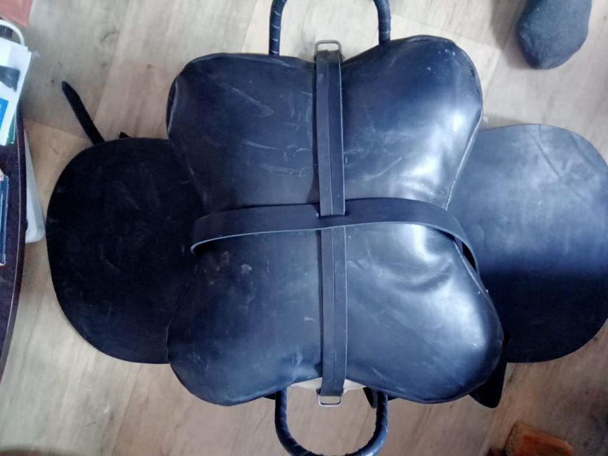 Кожаное седло для пони