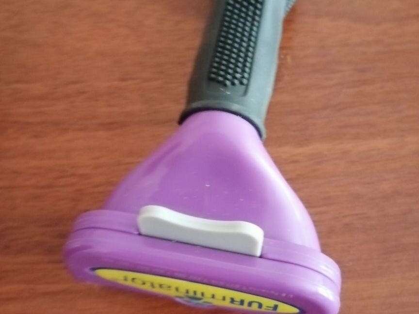 Миска для корма животных и чесалка