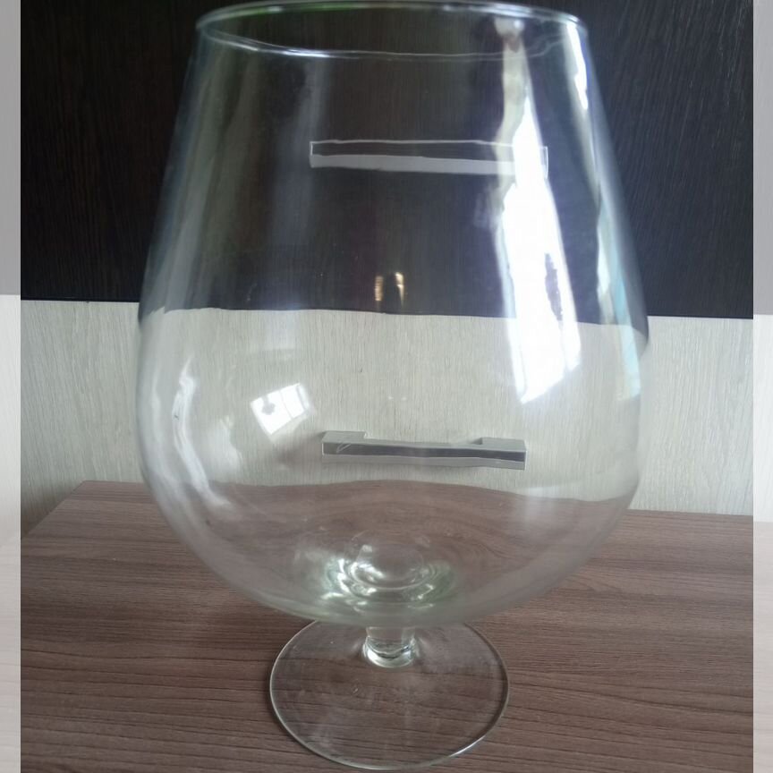 Аквариум в виде бокала