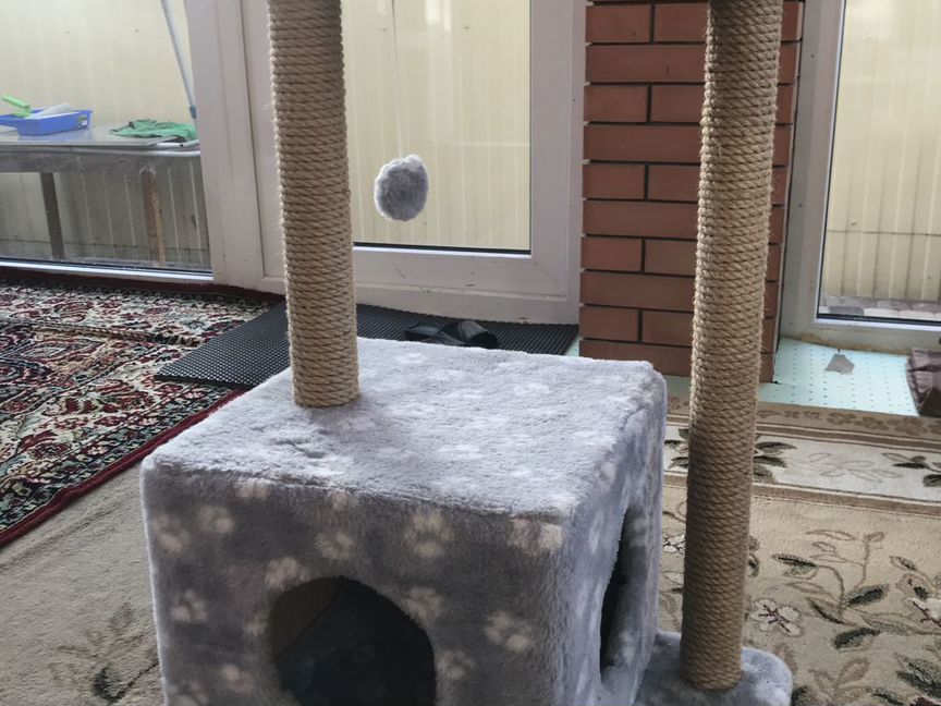 Домик для кота с когтеточкой