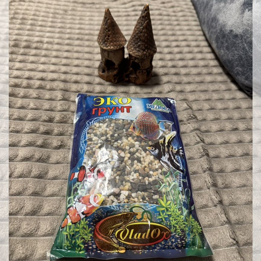 Камни для аквариума и замок