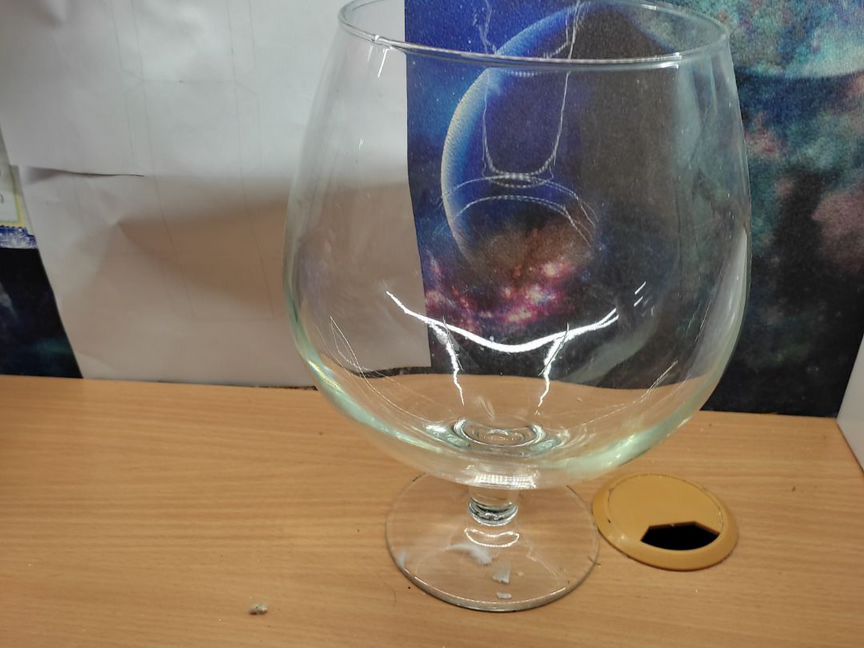 Аквариум в виде бокала