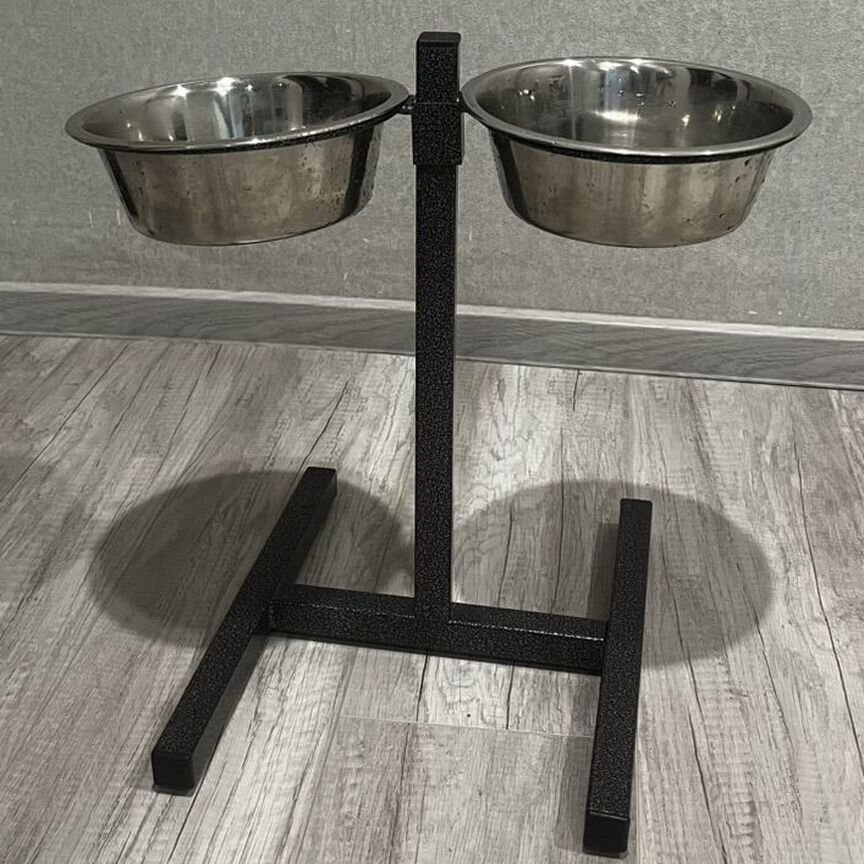 Стойка с мисками для собак