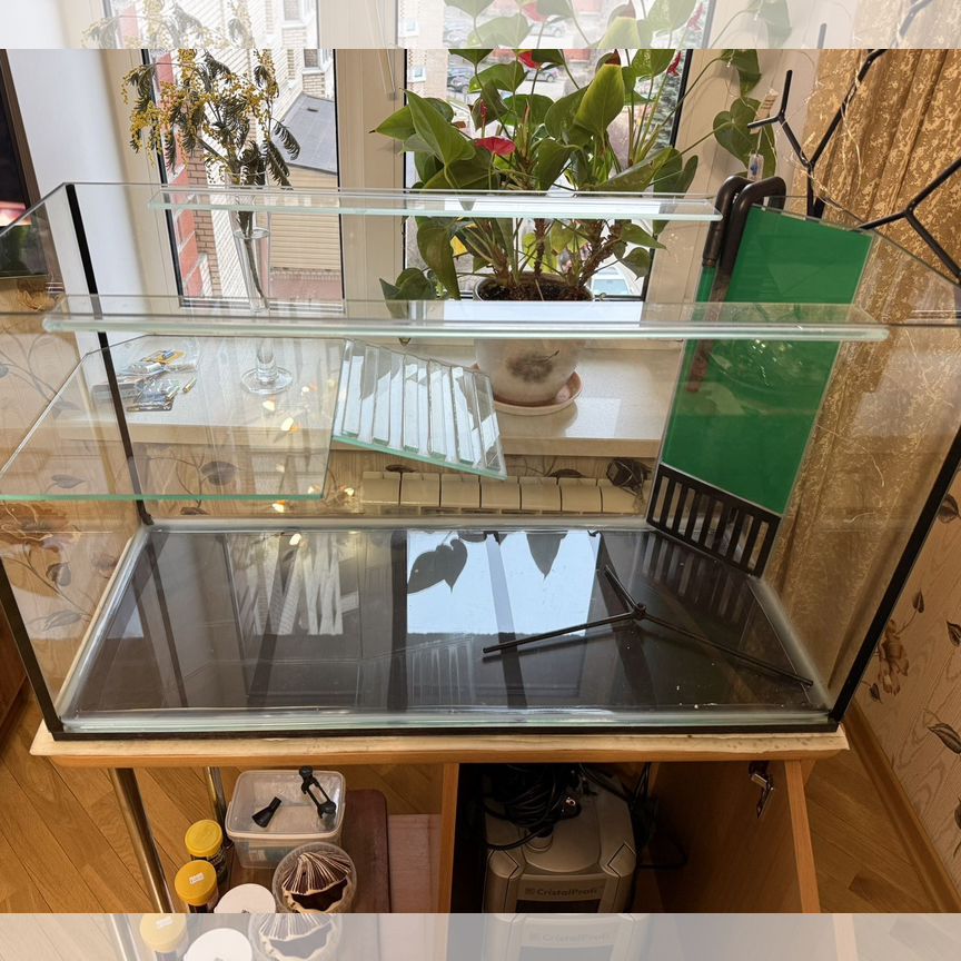 Аквариум с фильтром и тумбой