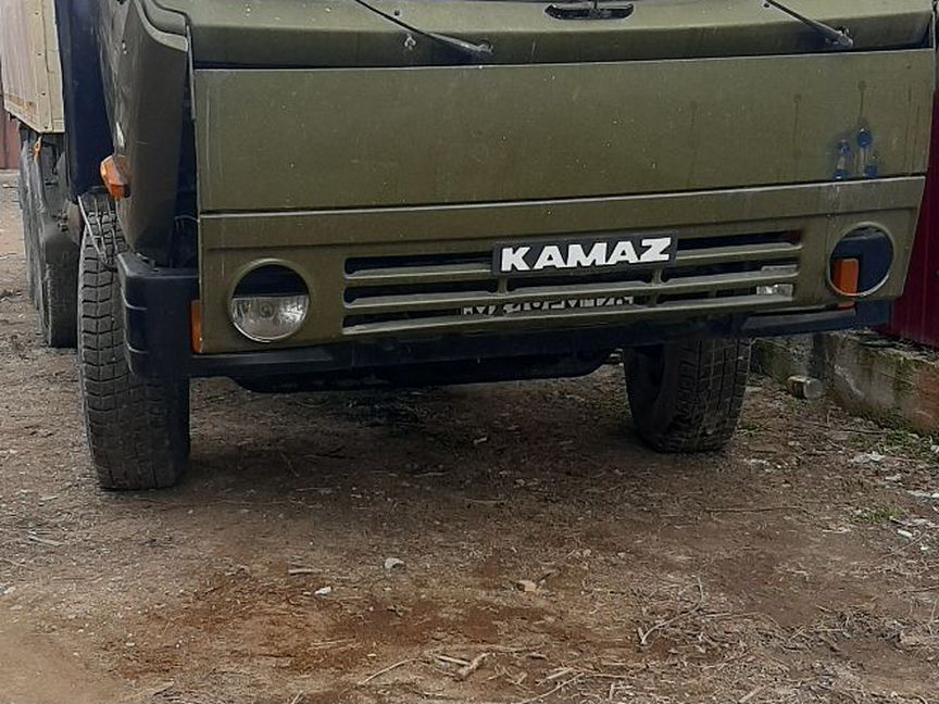 Камаз и пчелопавильон