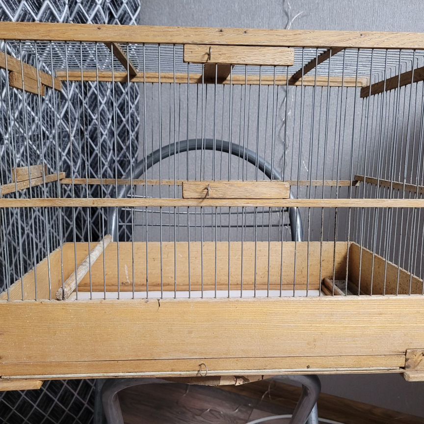 Клетка для птиц из дерева