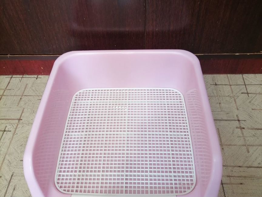 Лоток для кошек с бортиками и сеткой