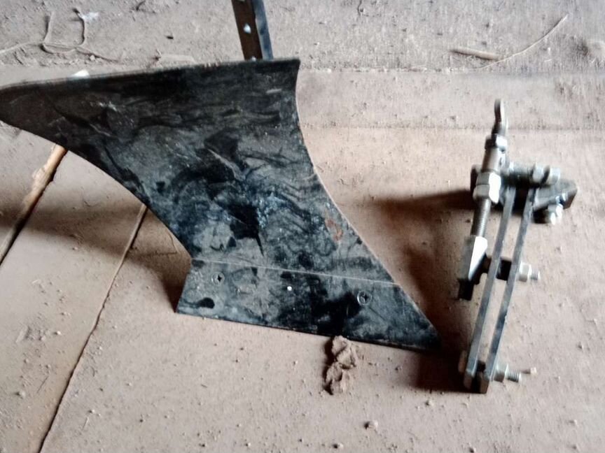 Плуг на мотоблок