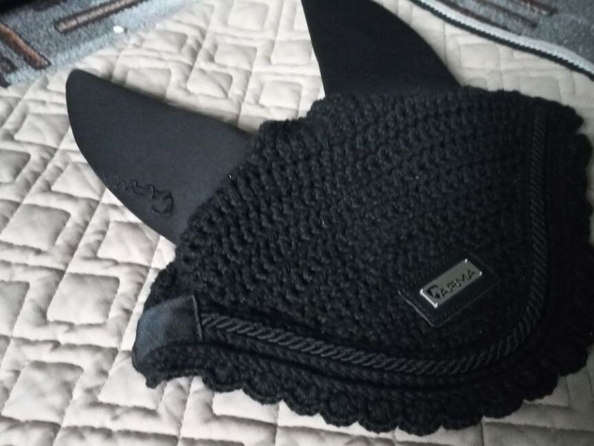 Черные ушки для лошади