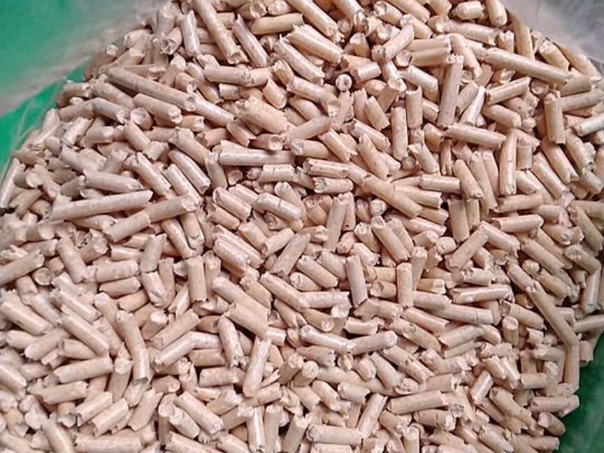 Древесный наполнитель в мешках для животных