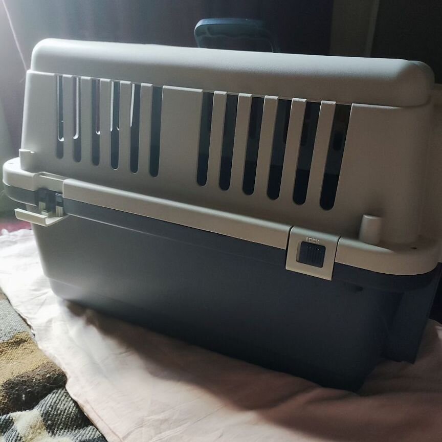 Переноска для кошек и небольших собак