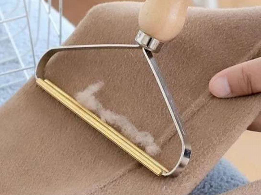 Щетка скребок для ковра от шерсти/катышек