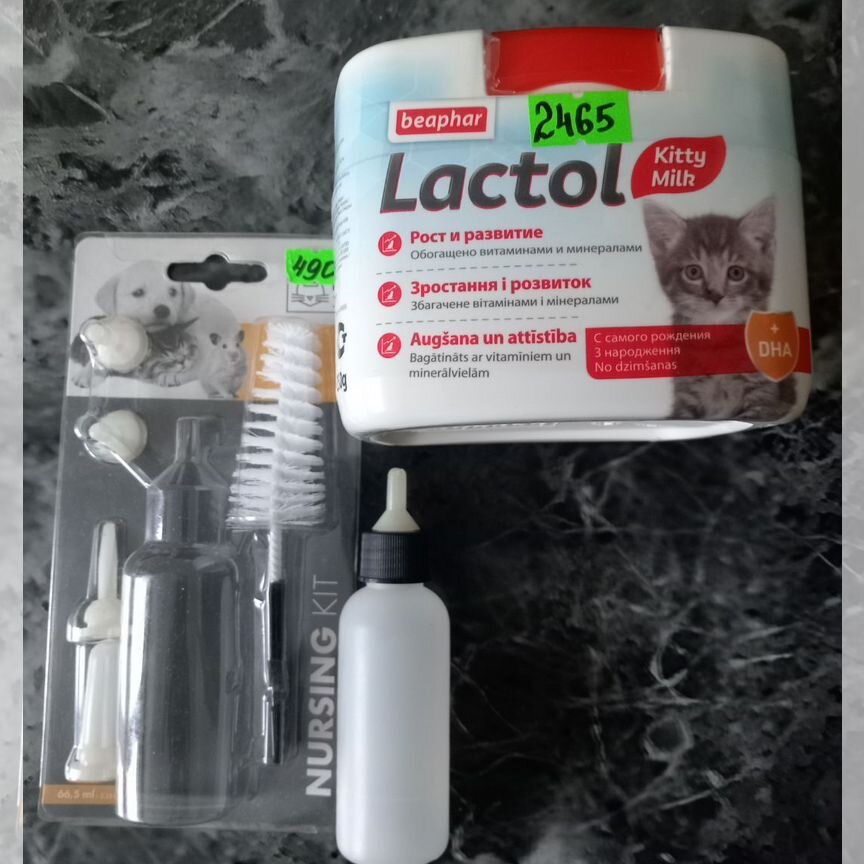 Бутылочка и остаток смеси для кормления котят