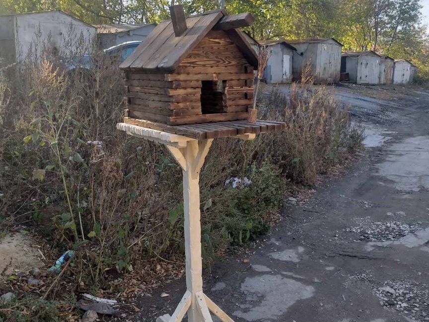 Кормушка для белок и птиц