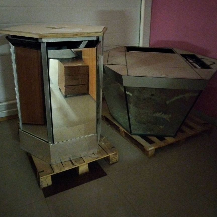 Аквариум-террариум с тумбой