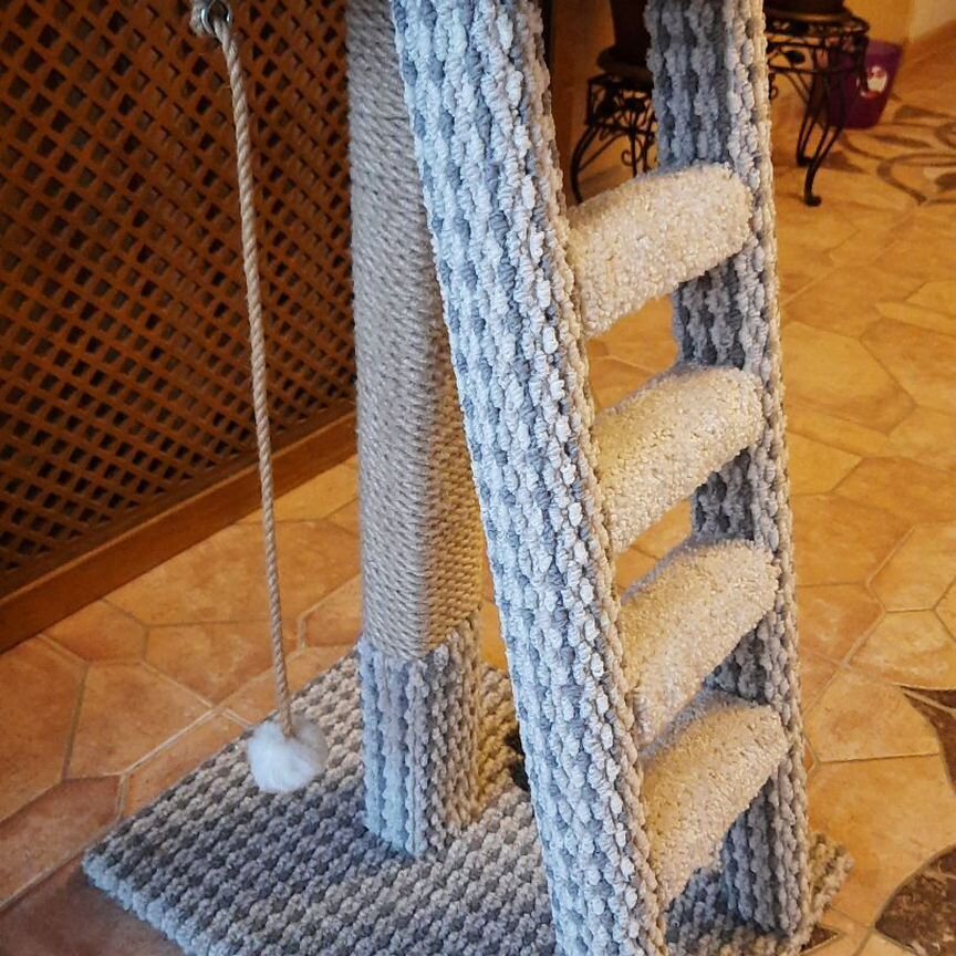 Когтеточка с лесенкой