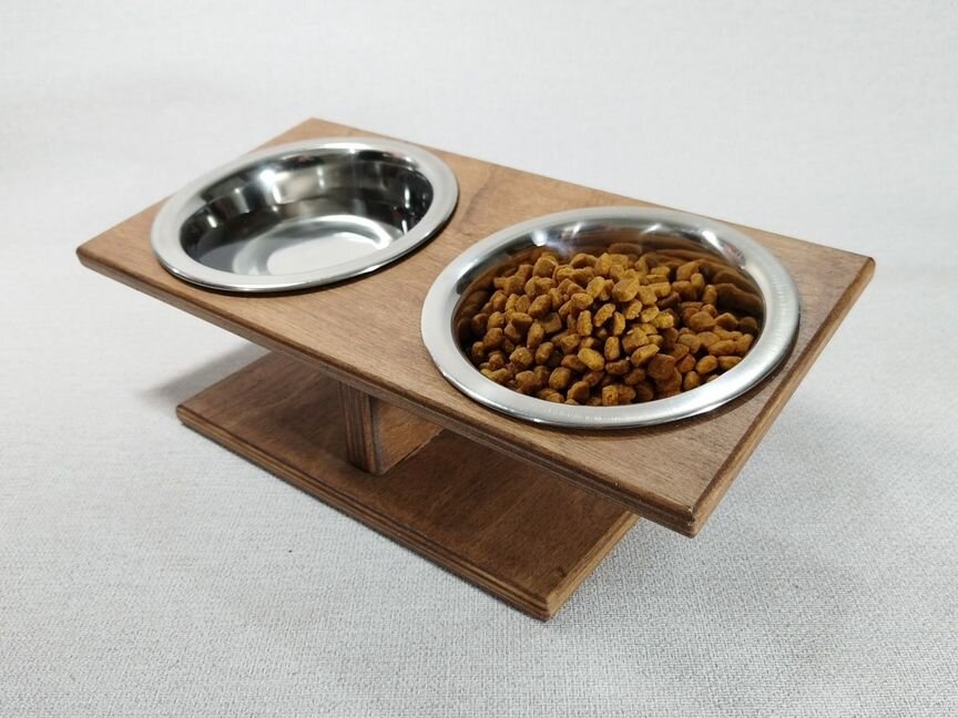 Подставка с мисками для животных