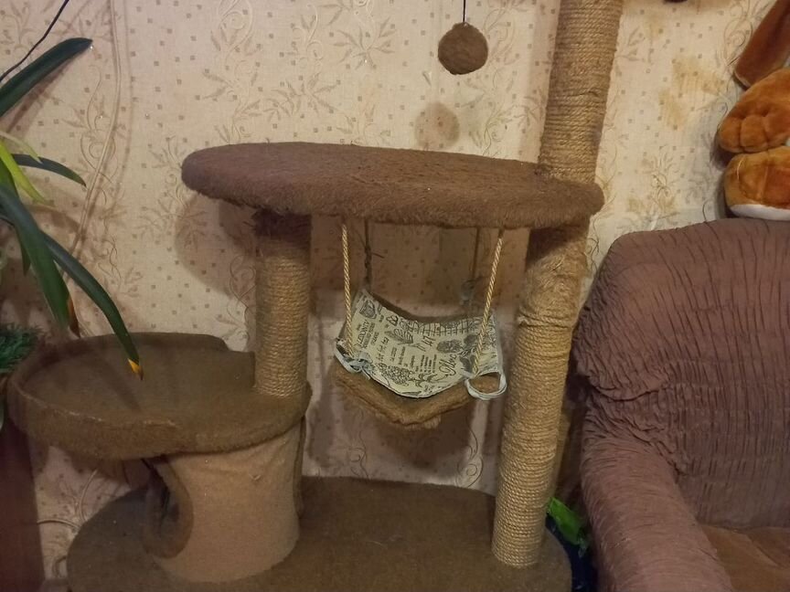 Домик для кошки с когтеточкой бу