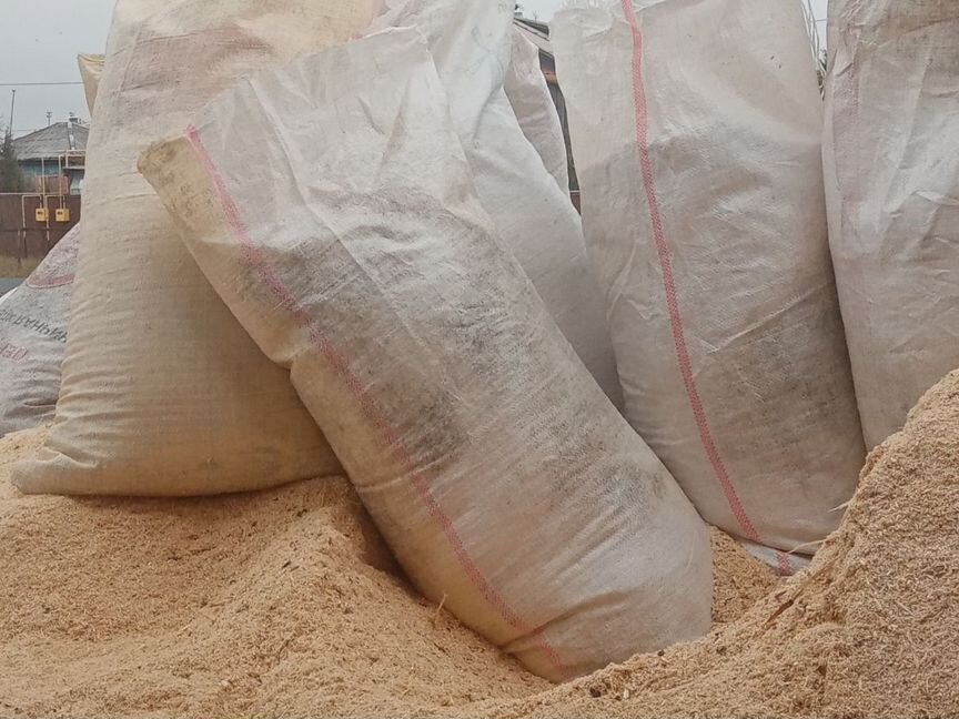 Опилки в мешках