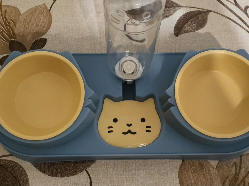 Поилка и миски для кошечки